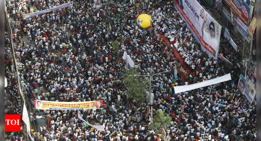 Bangladesh protests: 3 killed in clashes; police arrest top opposition ...