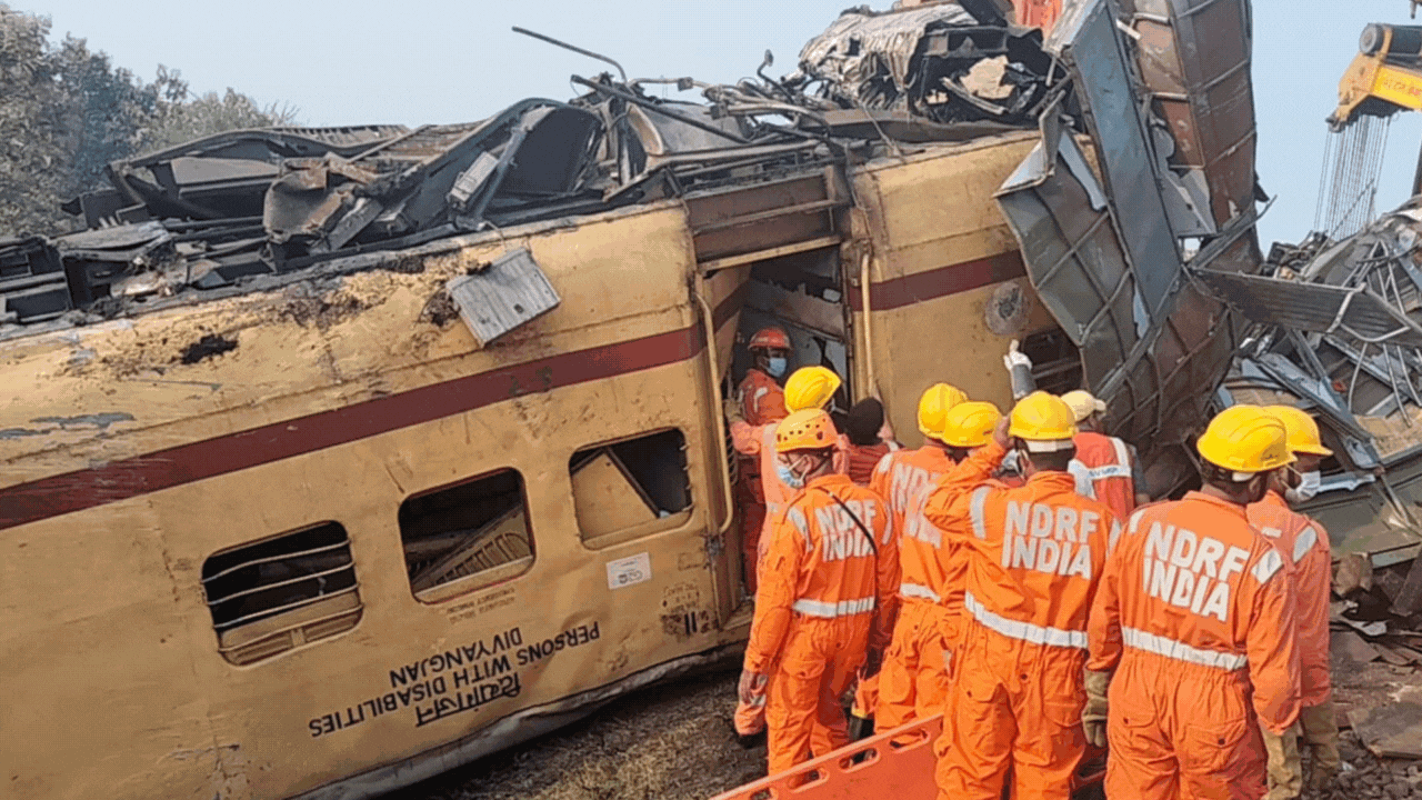 Andhra Pradesh Train Accident News Live: 47 trains cancelled due to ...