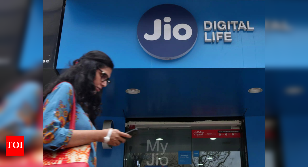 Jio won't raise tariff as telcos plan price hike | India News - Times ...