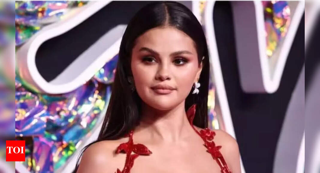 Selena Gomez Takes A Break From Social Media Says “my Heart Breaks To