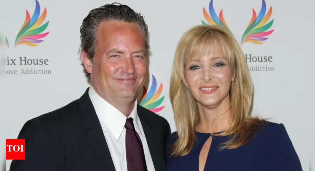 Friends' Phoebe aka Lisa Kudrow mourns the demise of Mathew Perry ...