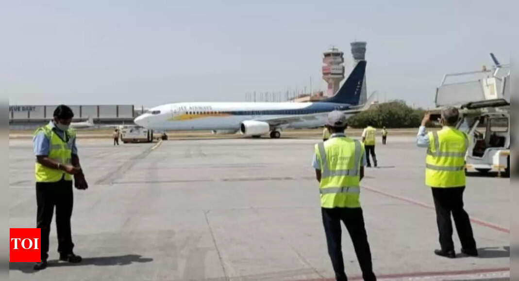 Jet-SpiceJet-JetII-SpiceJet: An aged Boeing 737 reflects 9W’s failed ...