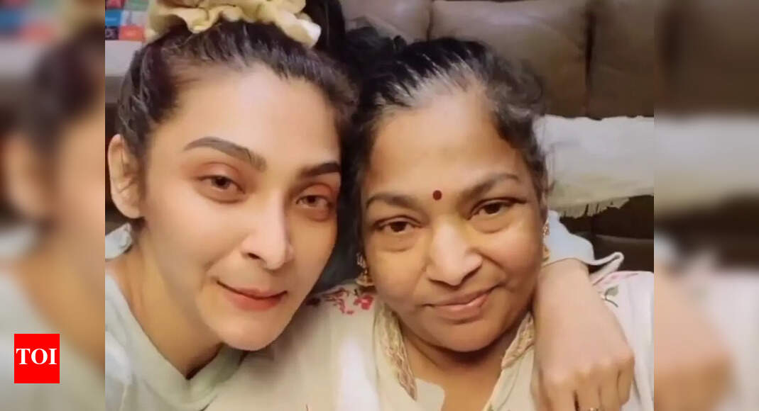 Akshara Reddy gets emotional about her mom's demise; says 'Nothing can ...