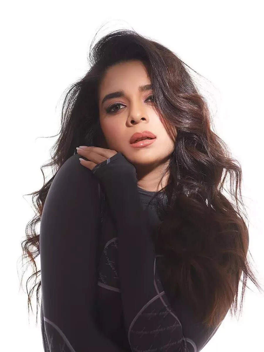 Stunning Mithila Palkar slays in all-black bodycon dress | Times of India