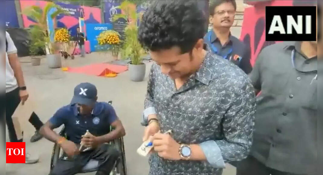 Sachin Tendulkar shares special moment with diehard fan as Wankhede ...
