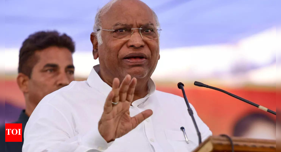 'PM Modi keeps abusing Gandhi family': Congress leader Mallikarjun Kharge | India News - Times ...