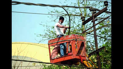 Snapped power cables claim 7 lives every month | Chennai News - Times ...
