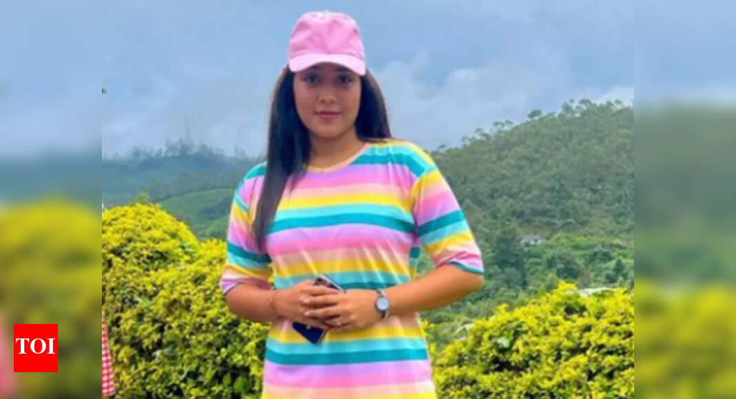 Senthoora Poove actress Sree Nethi enjoys a vacation with her family ...
