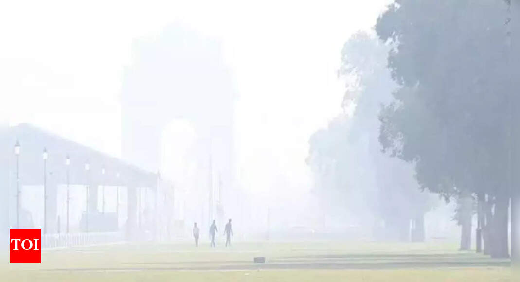 Delhi wakes up to dense haze as air quality turns 'severe' at multiple ...