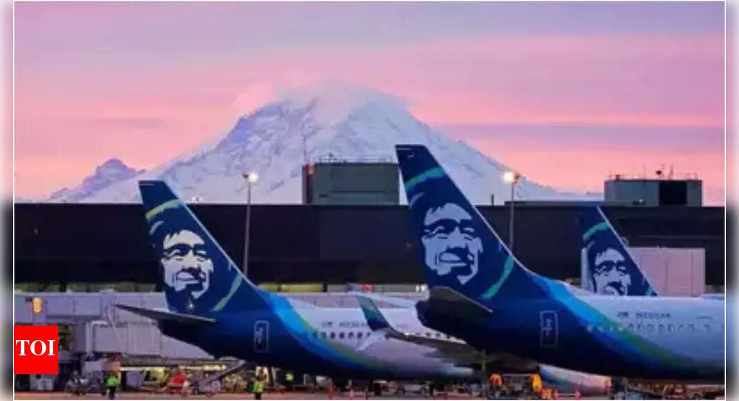 Lawsuit: Passengers sue Alaska Airlines after off-duty pilot allegedly tried to shut down jet's ...