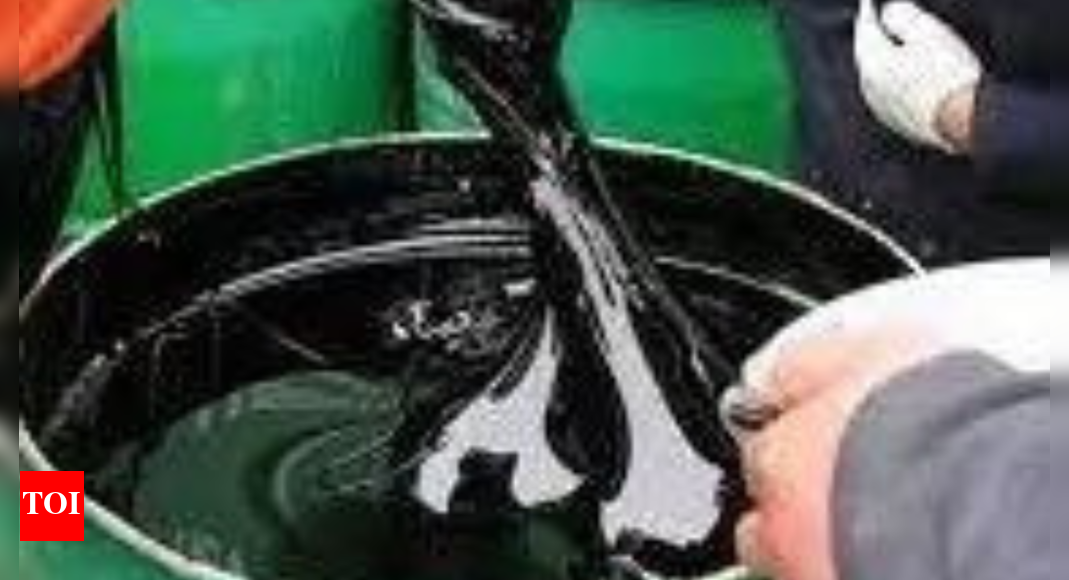 Truck: Bus hits truck with hot coal tar, 10 injured | India News ...