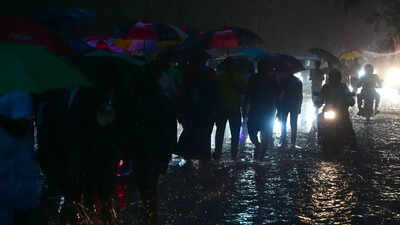 Tamil Nadu rains: Holiday for schools in several districts, IMD issues 'orange alert' | Madurai ...