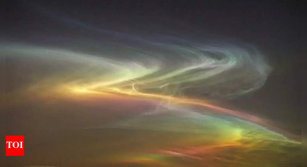 Earthquake: Why do we see lights around this devastating natural ...