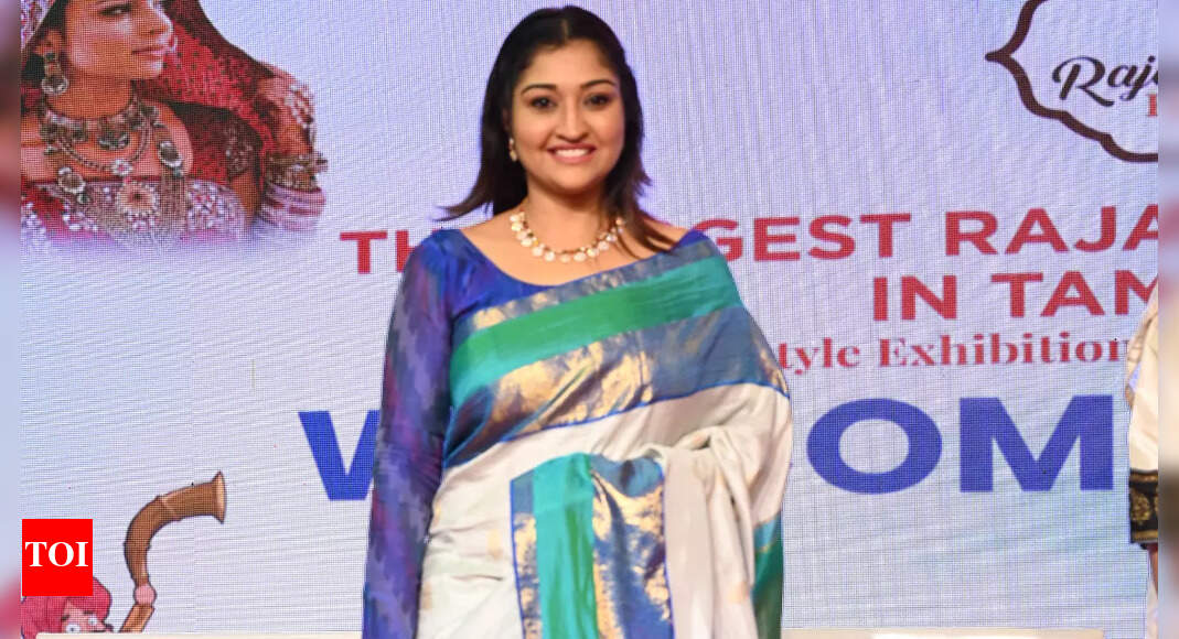 Neelima Rani looked gorgeous in a beautiful sari at Rajasthan Bazaar ...