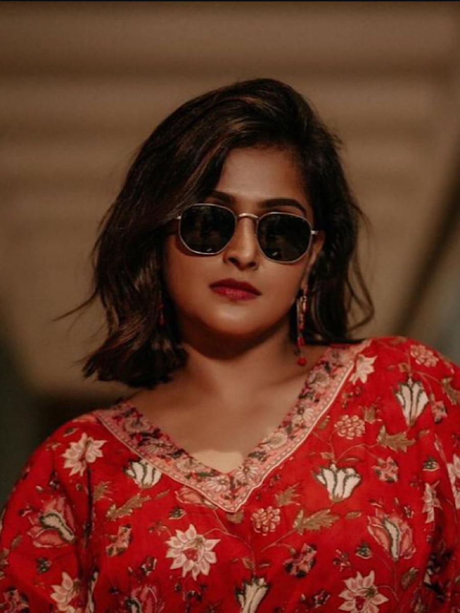 In Pics: Ramya Nambessan’s glamorous looks | Times of India