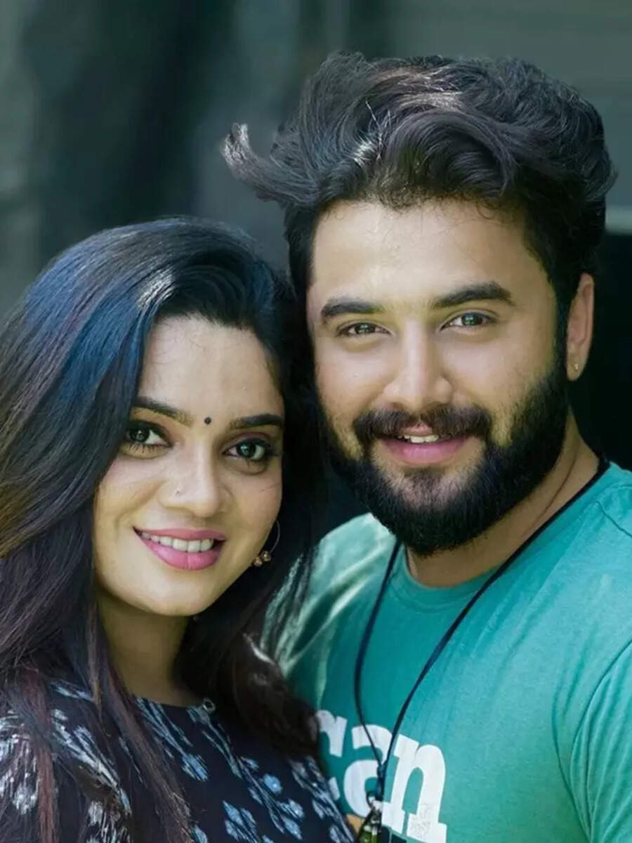 Lovey-dovey pictures of TV couple Rahul and Aswathy | Times of India