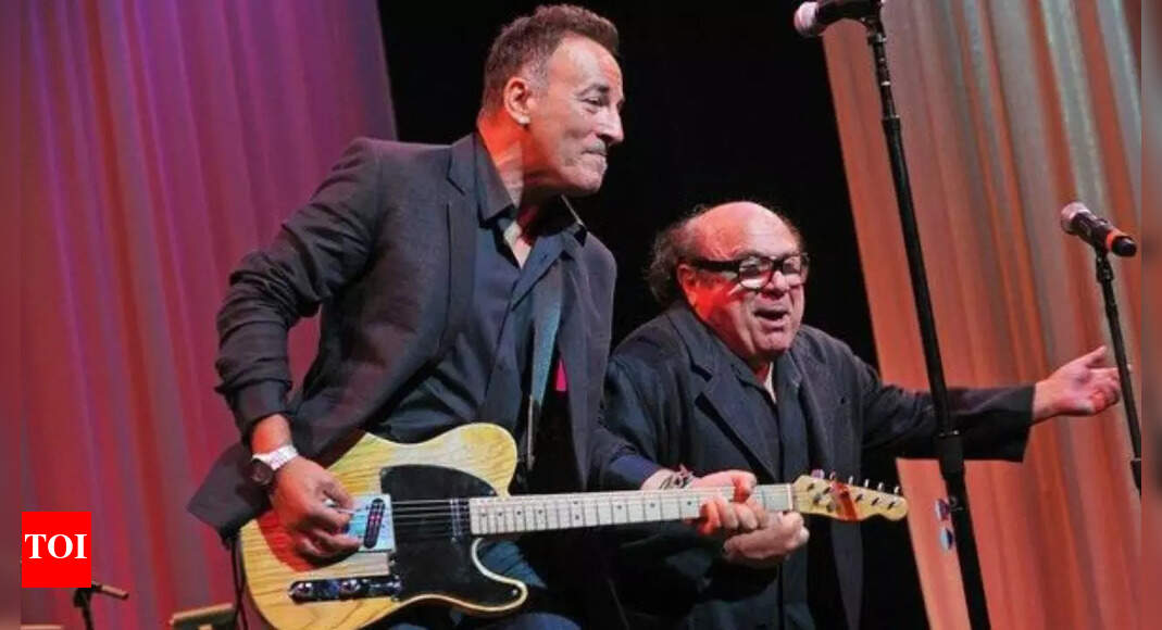 Danny Devito, Bruce Springsteen are in a 'grandpa' WhatsApp group ...