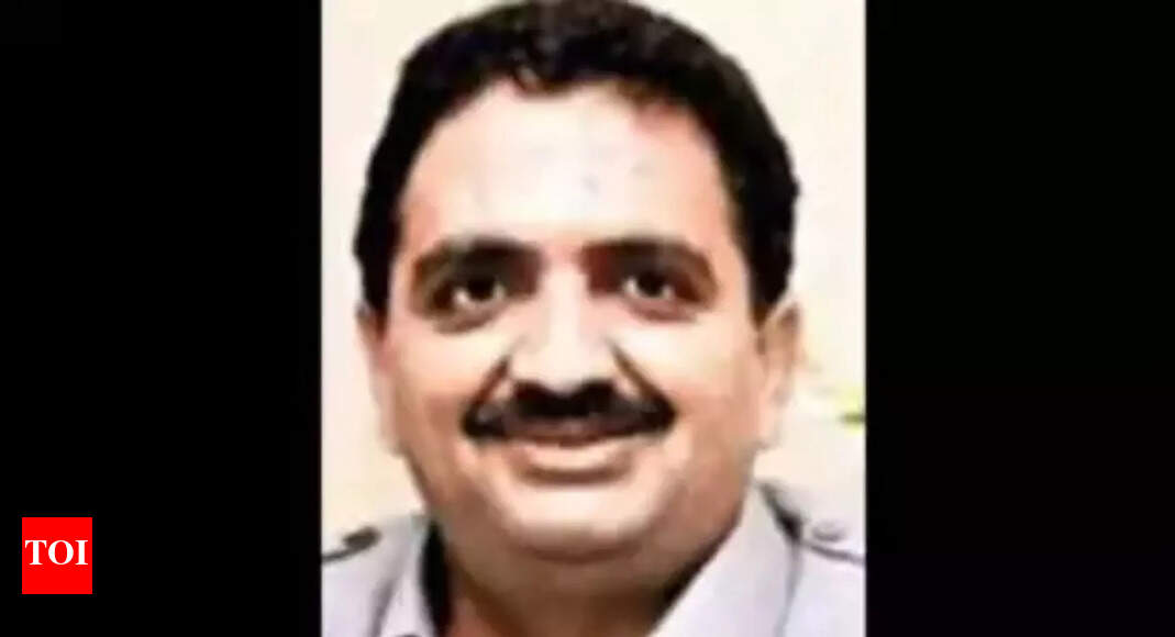 Fake ED officer messages neta's wife, says get husband out of jail for ...