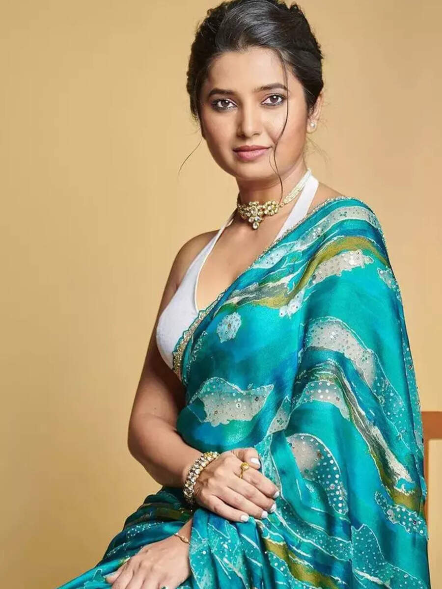 Prajakta Mali's sophisticated style gives traditional sarees a new ...