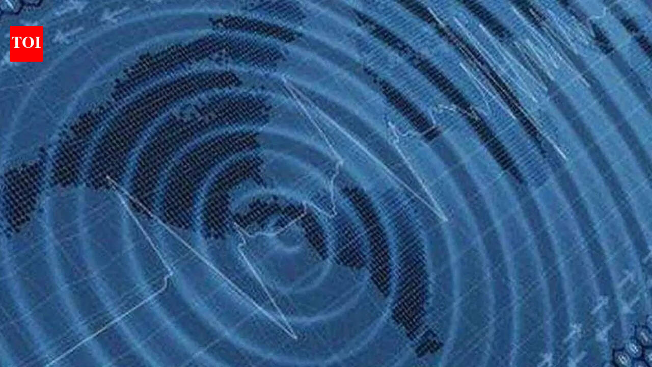Earthquake of 5.6 magnitude hits Nepal, jolts felt in Delhi | Delhi ...