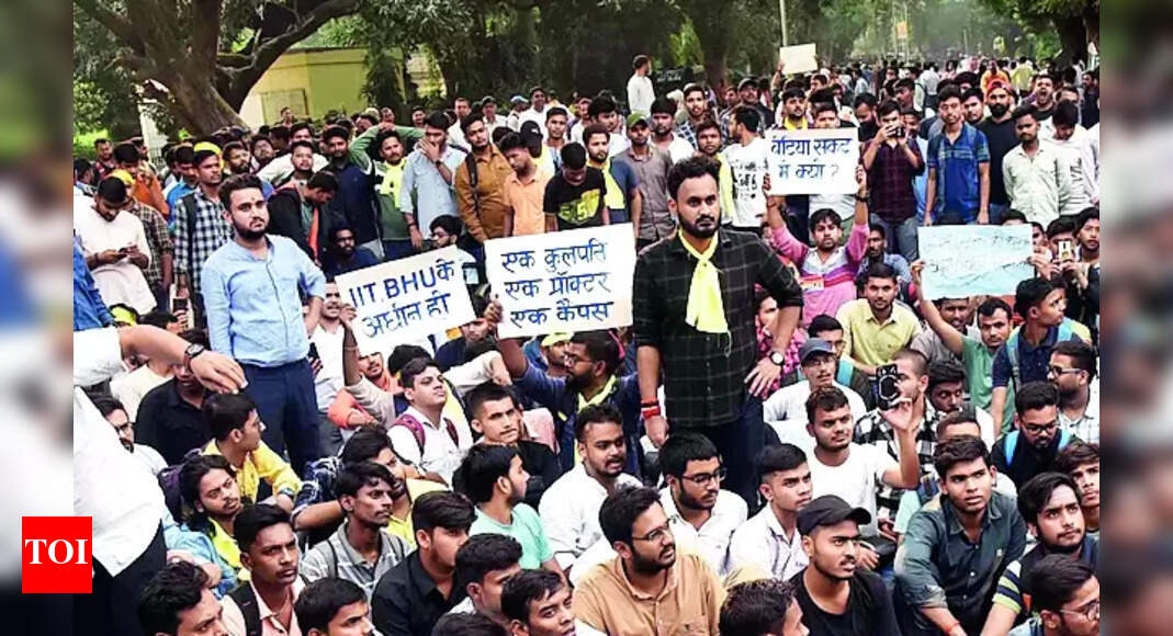 Protest: Bhu Students, Alumni Take Out March For Better Security ...