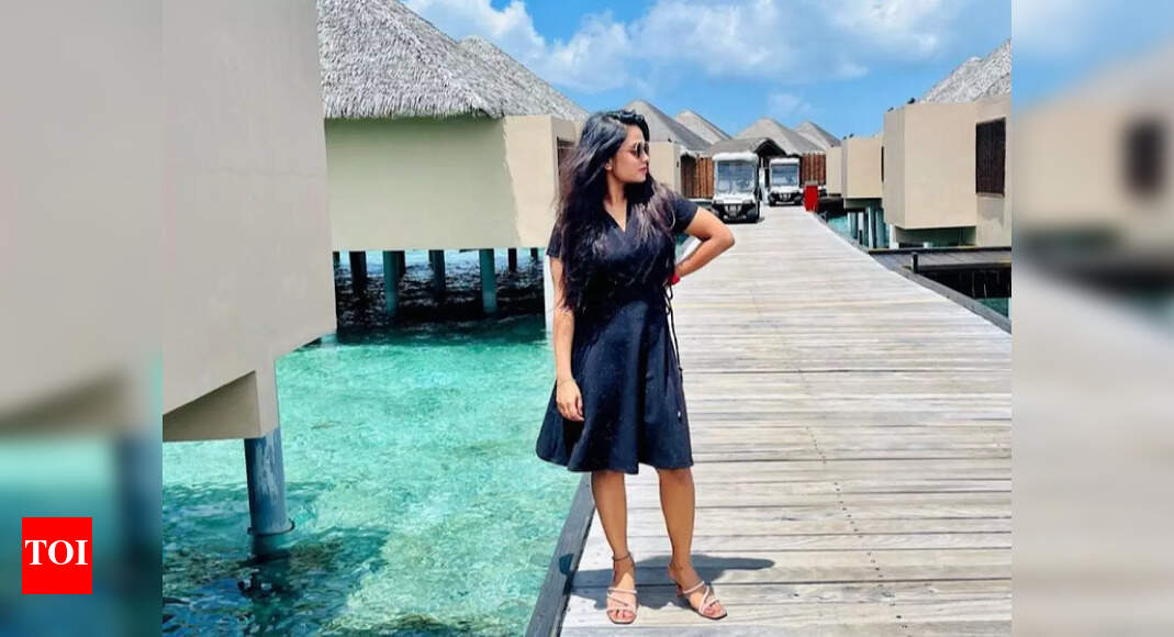 Actress Ishwarya Ravichandran enjoys a vacation with friends in ...