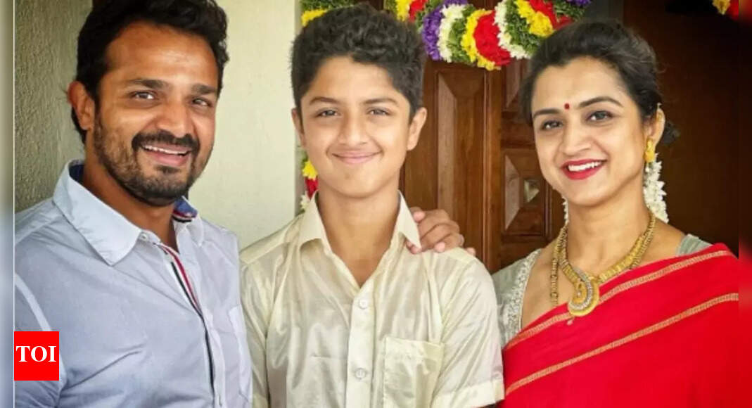 Vijay Raghavendra pays heartfelt tribute to late wife Spandana on third ...