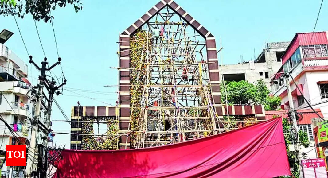 Visual Treat: Kali Puja Pandal Hoppers In For A Visual Treat This Year ...