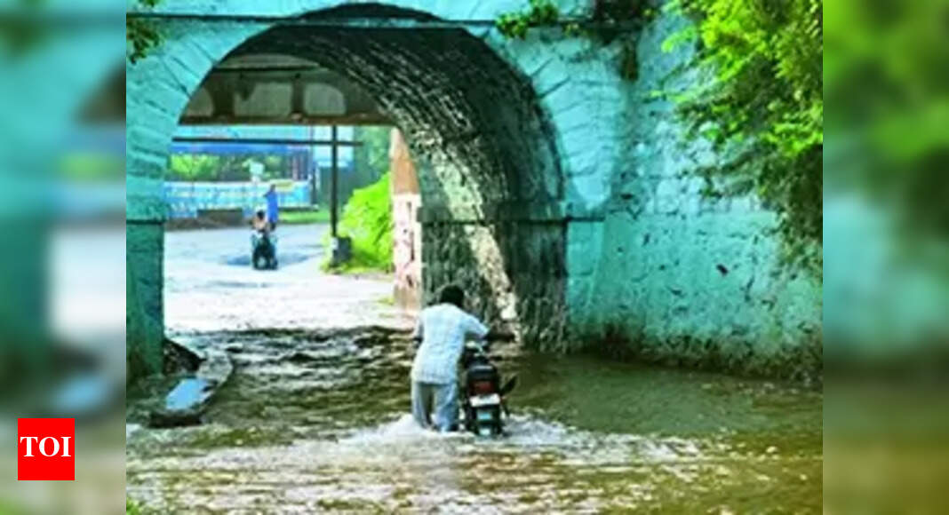 Canal Overflows In Heavy Rain, 180 Houses Inundated | Coimbatore News ...