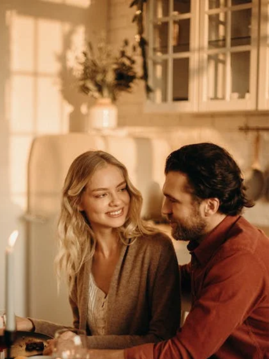 The ONLY Flirty Moves That Are Acceptable On First Dates | Times Now