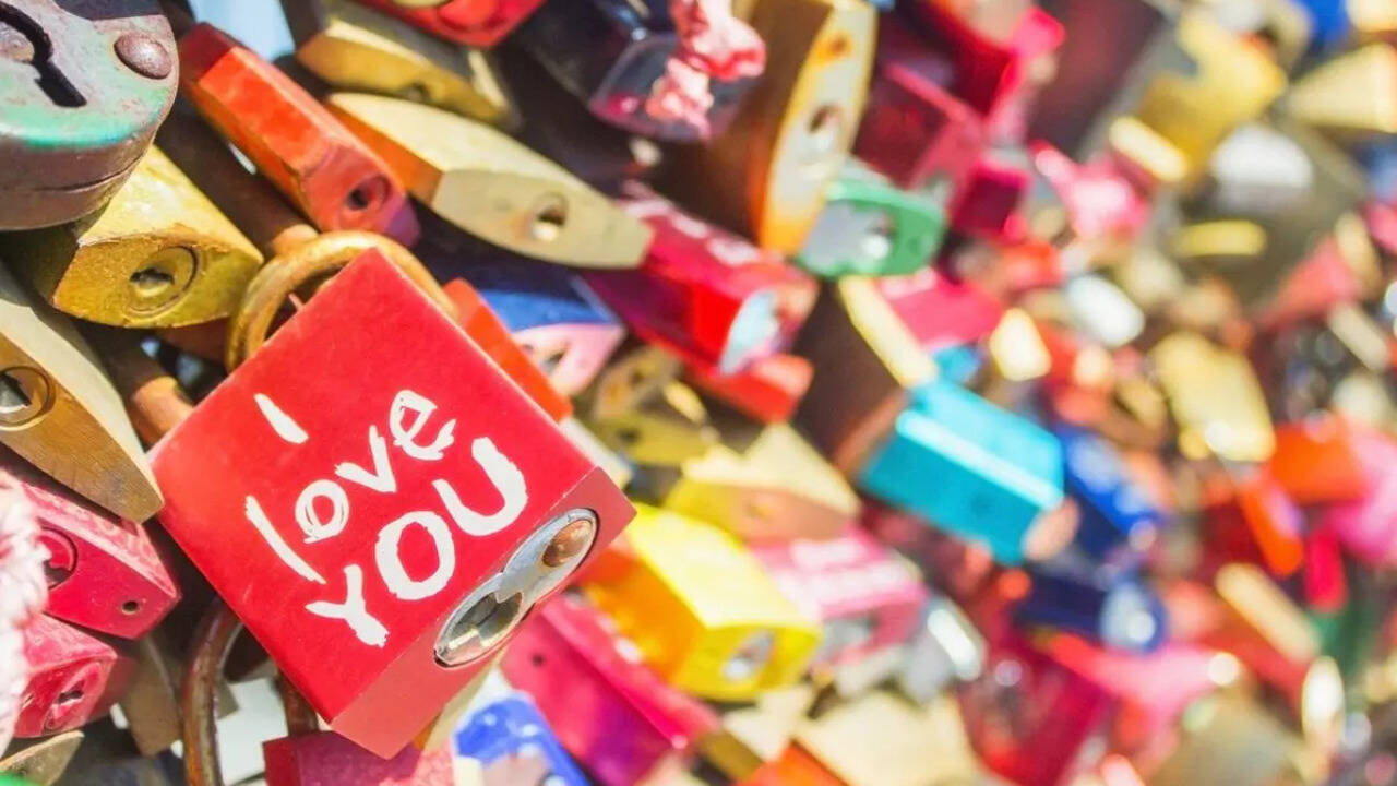 10 World-Famous Love Lock Destinations