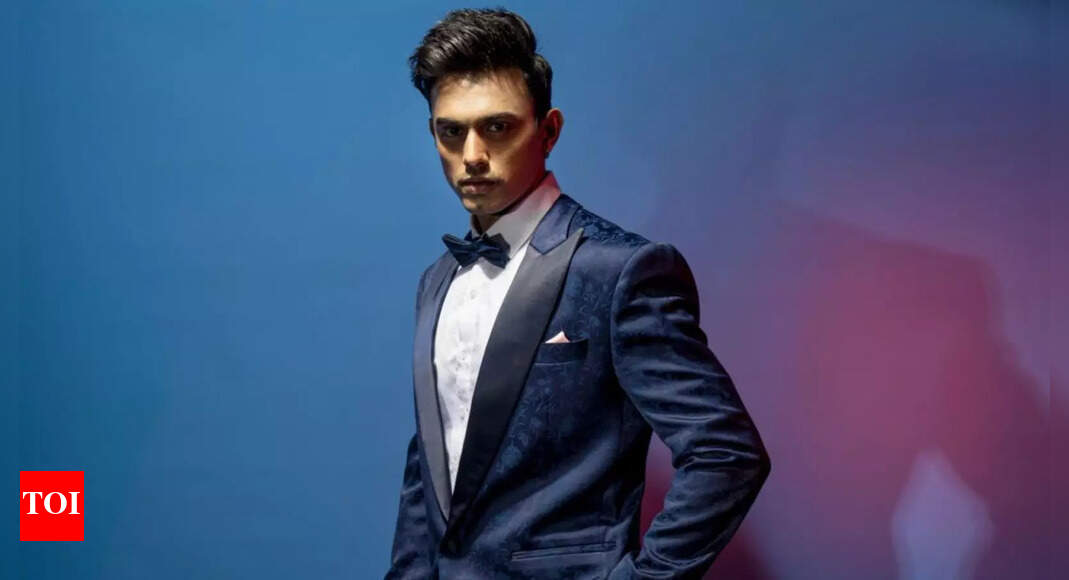 Kolkata's Raj Gupta enthrals Bollywood with "Khwabon Ka Tu Hai Rehguzar ...