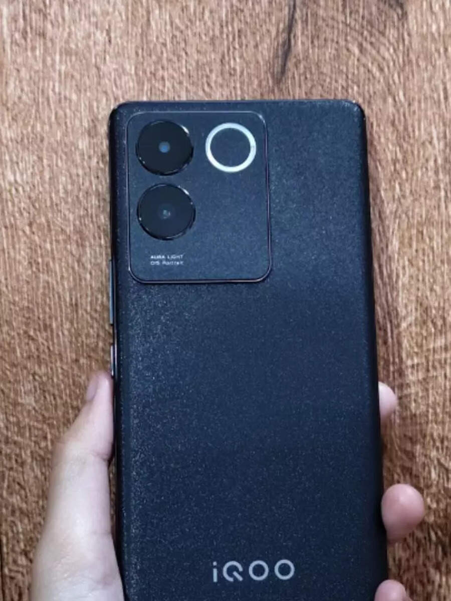 iQOO Z7 Pro 5G: Best Smartphone Under 25000? | Times Now