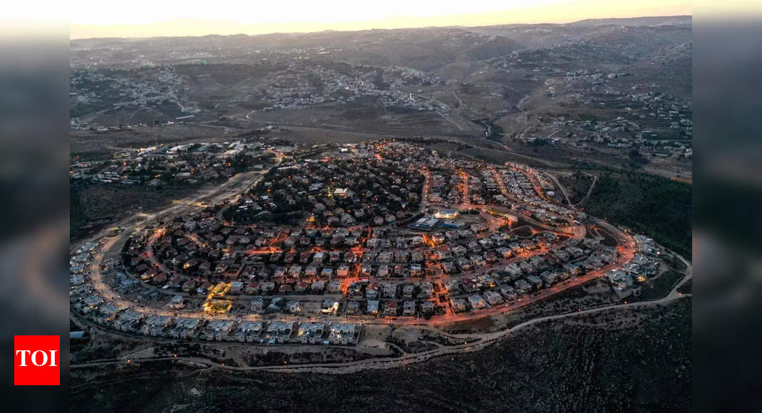 Hamas: Birds of prey help Israel search for Hamas attack victims ...