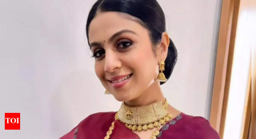 Manasi Parekh radiates elegance in desi attire on Dhanteras; see pic ...