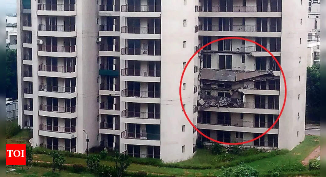 Another vertical collapse at Paradiso tower, balconies cave in three floors | Gurgaon News ...