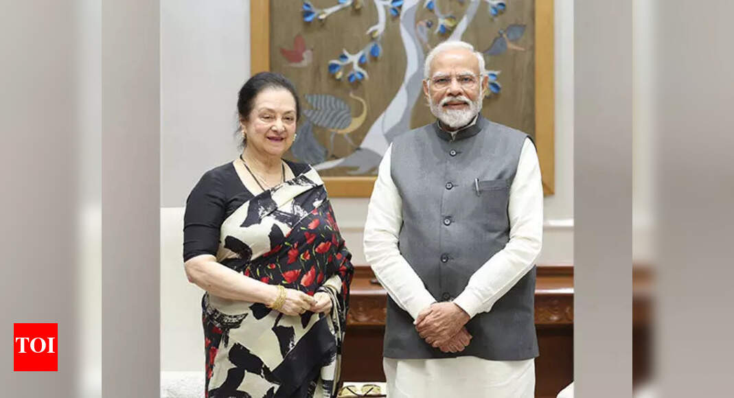 "Pioneering work in cinema admired across generations": PM Modi meets ...