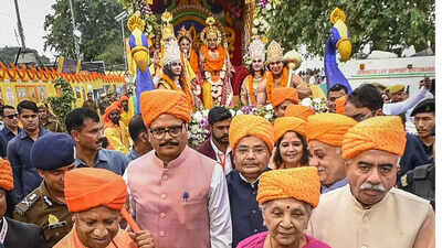 Lord Ram's return to Ayodhya by 'Pushpak Viman' recreated on Diwali eve ...