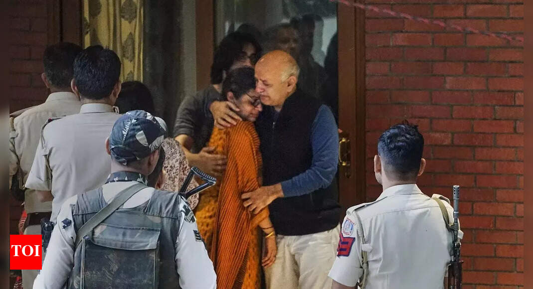 'Very painful': Arvind Kejriwal shares photo of jailed AAP leader ...