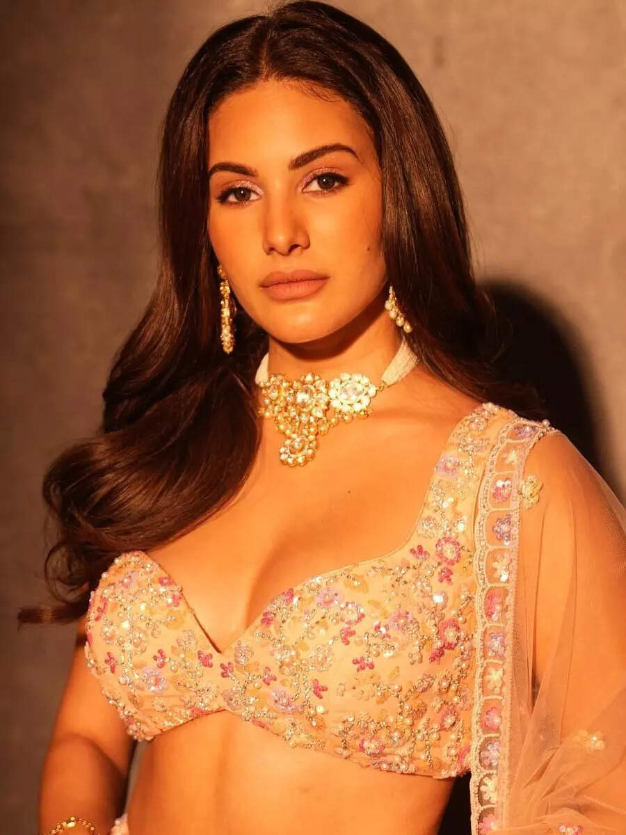 Amyra Dastur's captivating pictures light up the internet! | Times of India