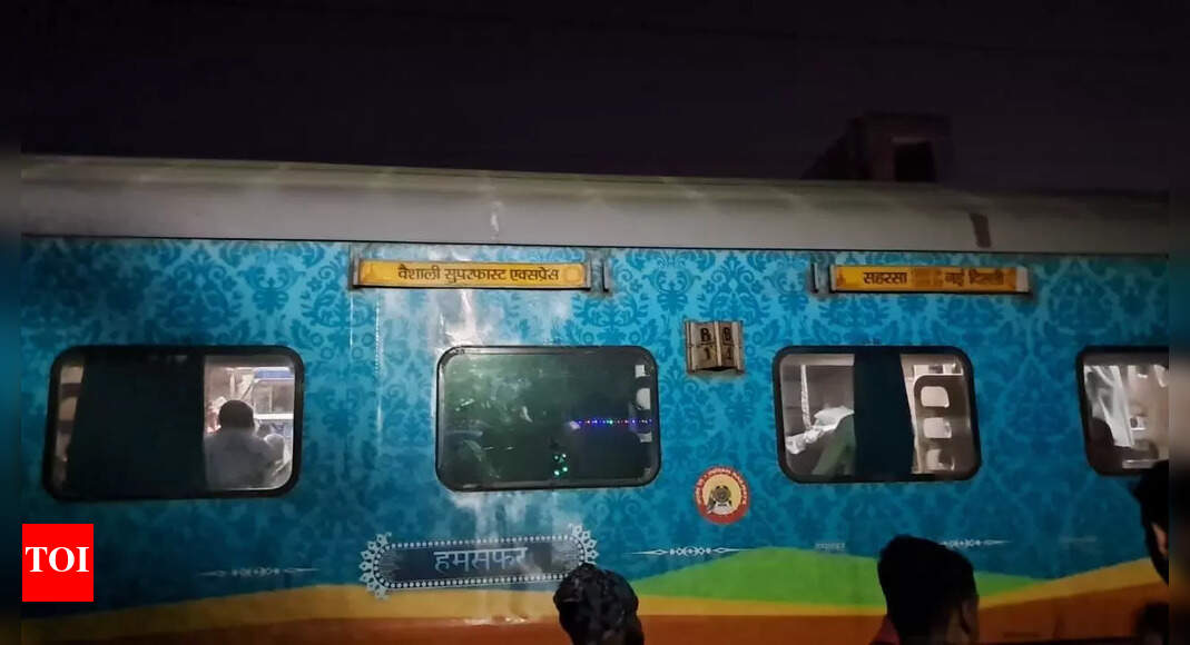 Bihar-bound Vaishali Express catches fire near Etawah Junction in UP ...