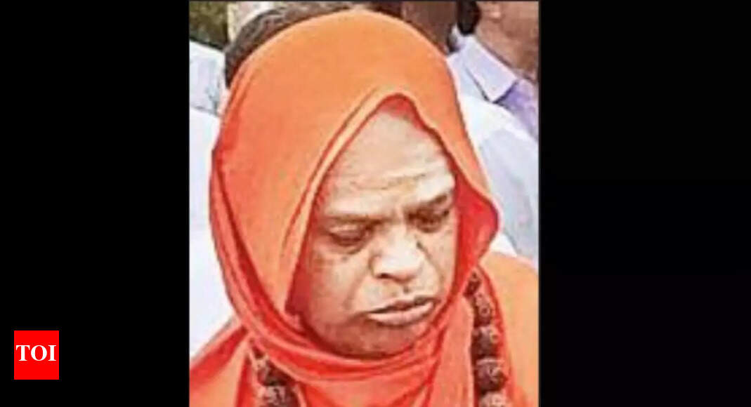 Murugha Mutt seer out on bail after 14 months | Bengaluru News - Times ...