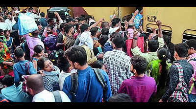 Passengers Face Harrowing Conditions on Bihar-Bound Trains for Chhath ...