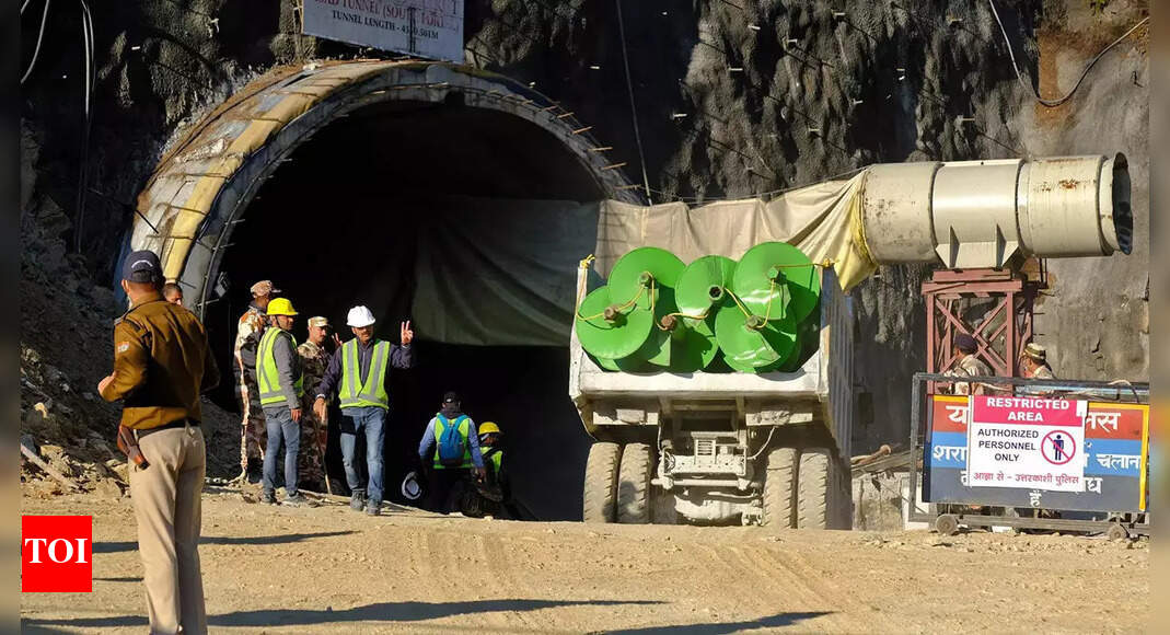Uttarakhand tunnel crash: Heavy drilling American auger machine put to ...