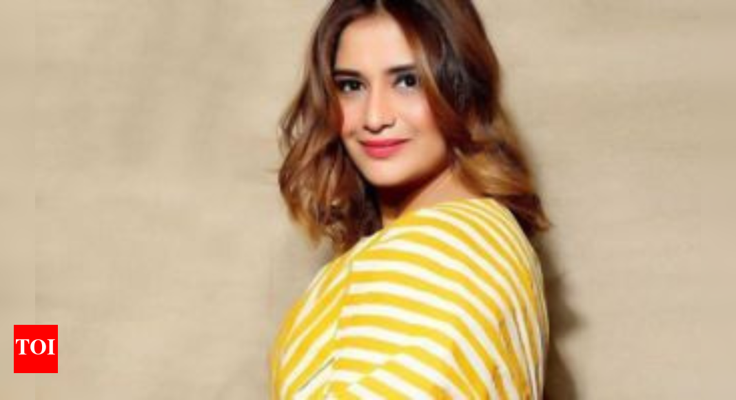 Bigg Boss 13 fame Arti Singh reveals escaping a horrific mishap while driving; says 'I cried in ...