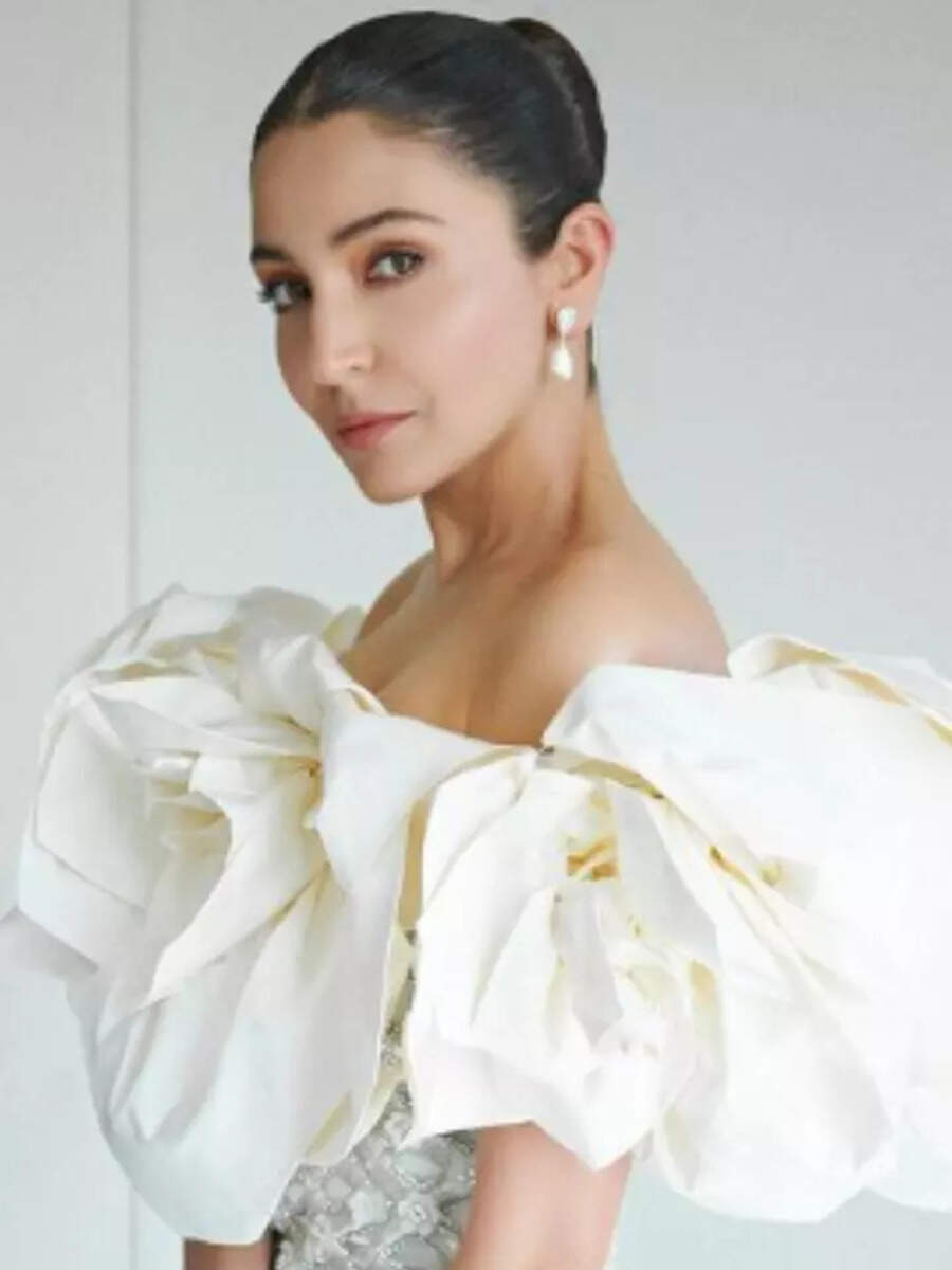 Anushka Sharma swears by these two kitchen ingredients for glowing skin ...