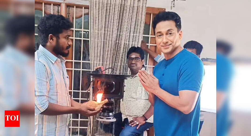 Television actor Sathish Kumar shares a BTS of his recent shoot with ...