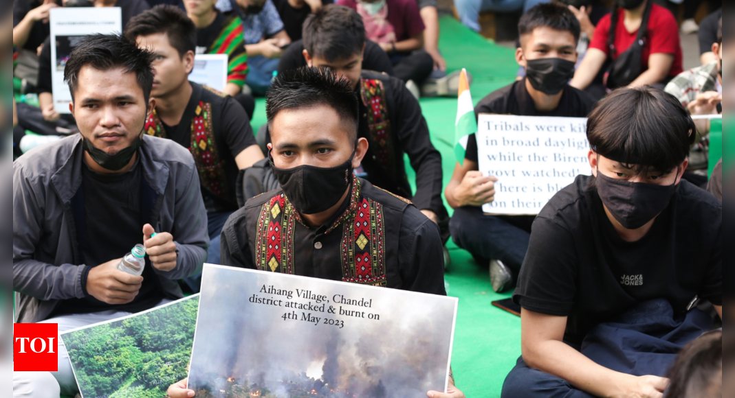 Manipur: 10-party delegation urges Manipur governor to initiate peace ...