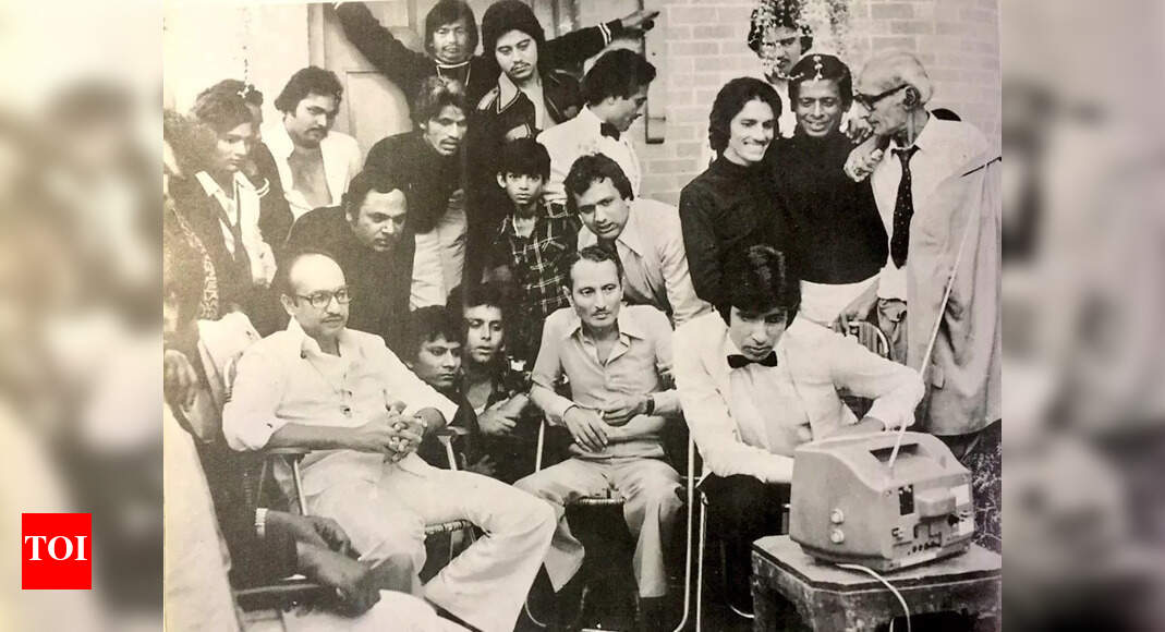 'Amitabh Bachchan used to watch cricket match between his takes on ...