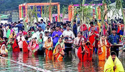 Chhath Puja: Mahisagar Chhath Puja Festivity Vadodara | Vadodara News ...